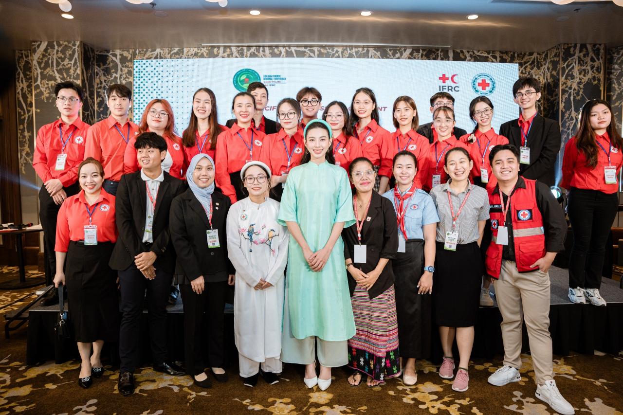 Vietnamese youth promote a sense of responsibility to protect the ...