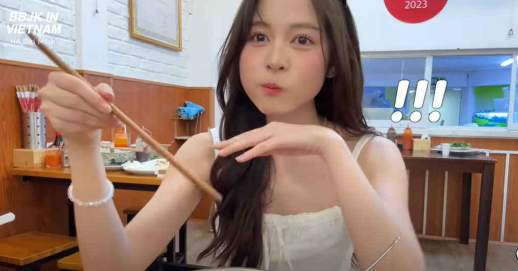 Тайская девушка заказала 100 XNUMX каменных чаш фо в Хошимине и воскликнула: «Не могу перестать ...