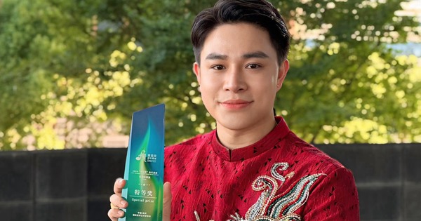 ဂီတနယ်ပယ်တွင် အထူးဆန်းဆုံးအဆိုတော် Tran Tung Anh သည် တရုတ်ဂီတပြိုင်ပွဲတွင် အထူးဆုရရှိခဲ့သည ...