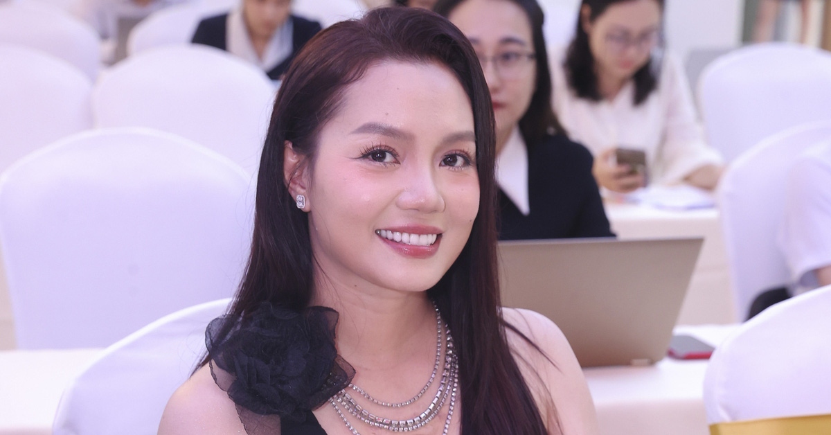 Tùng Dương, Nguyễn Ngọc Anh và Vũ Thắng Lợi hát trong đêm Vinh quang thầm lặng 2024 - Vietnam.vn