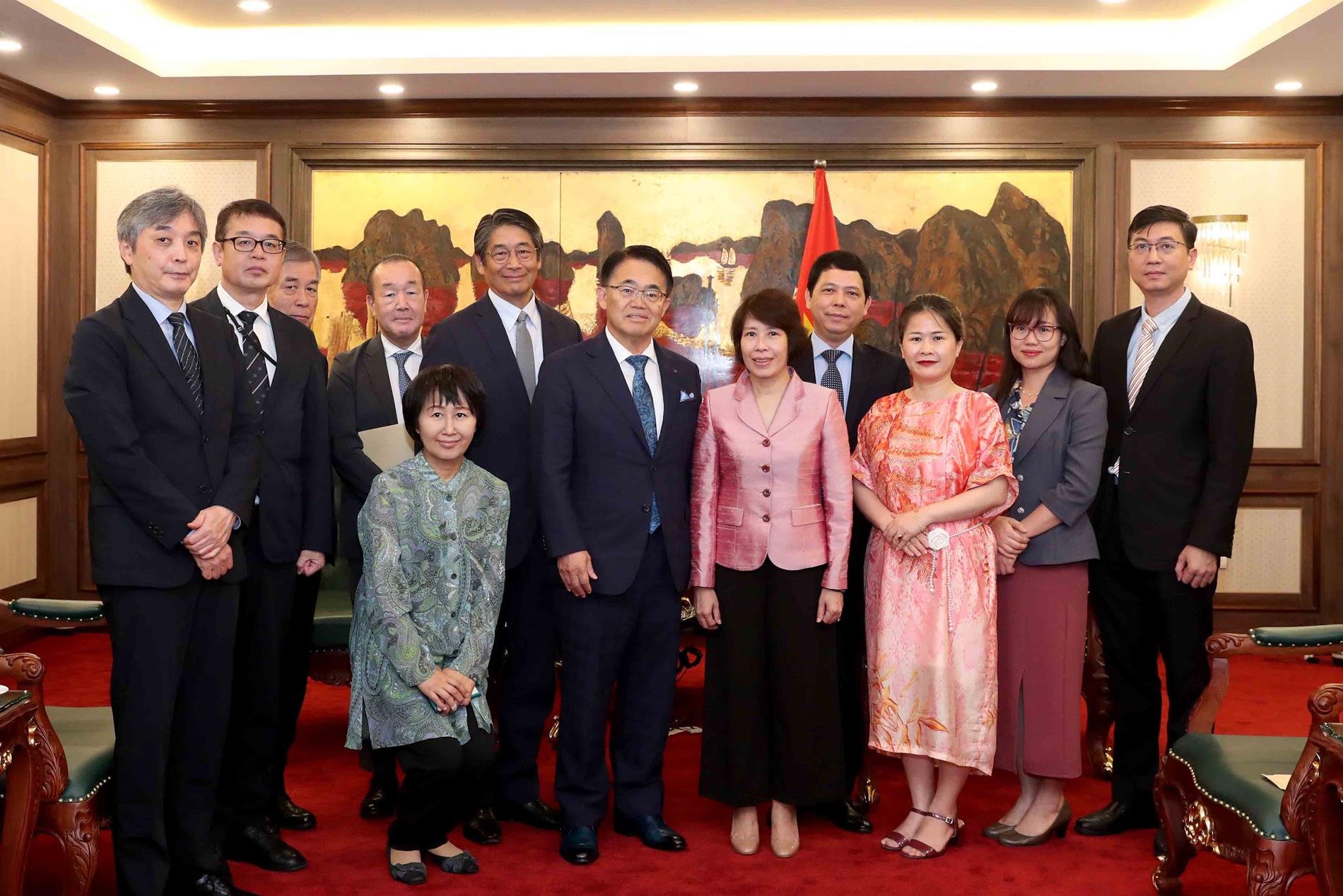 응웬티빅응옥nguyen Thi Bich Ngoc 차관이 일본 아이치현 주지사를 영접했다