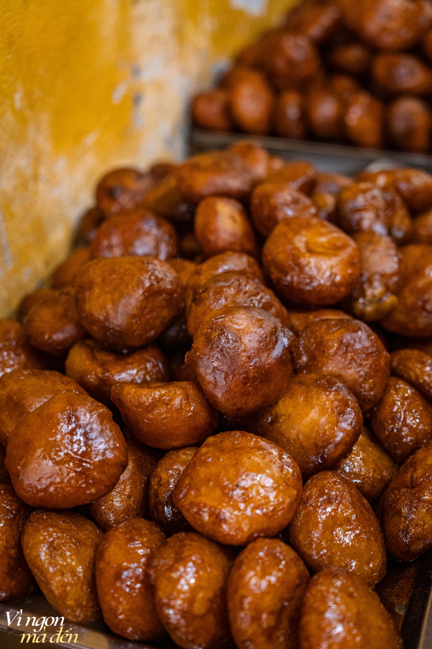 このドーナツ店は間口わずか 1 メートルで、ちょうど 2 種類のドーナツを販売していますが、ピーク時には 10.000 日あたり XNUMX 個以上のドーナツを販売しています - Vietnam.vn