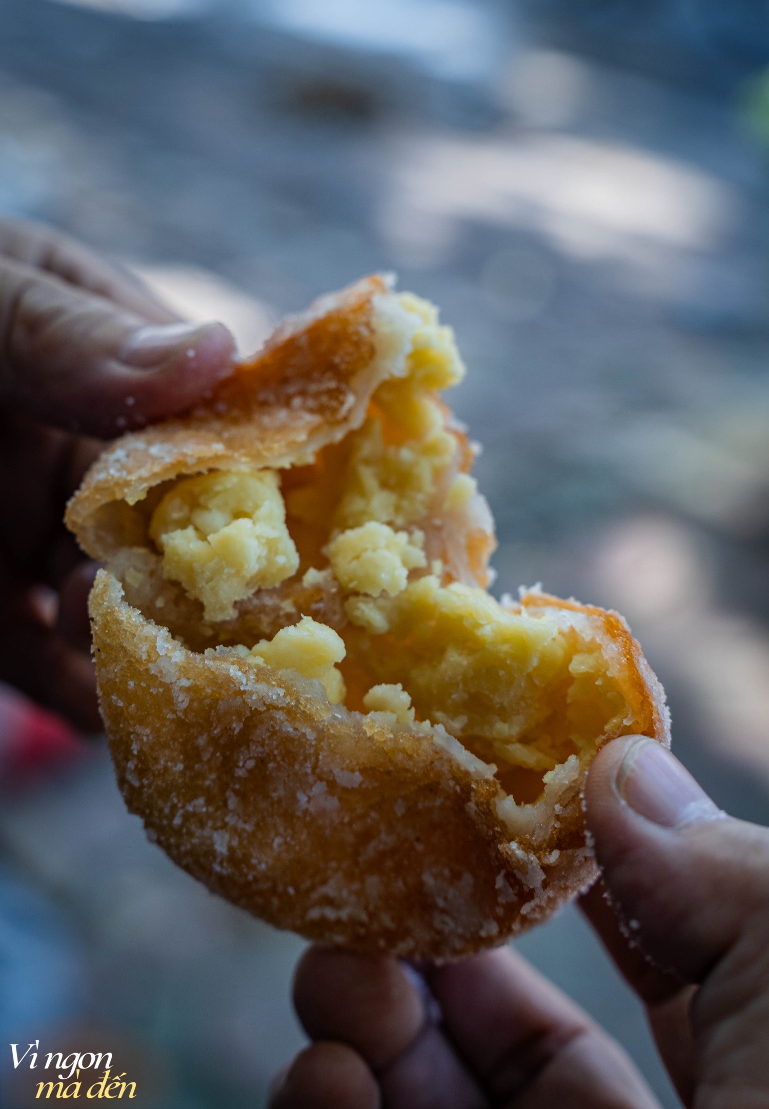 このドーナツ店は間口わずか 1 メートルで、ちょうど 2 種類のドーナツを販売していますが、ピーク時には 10.000 日あたり XNUMX 個以上のドーナツを販売しています - Vietnam.vn