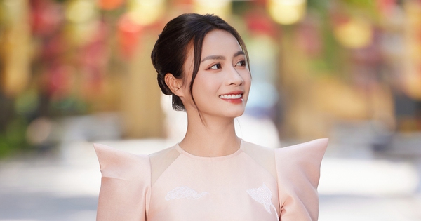 Hoang Thi Loan جميلة ومتألقة في آو داي، وتتنافس مع "الفتاة المثيرة" الصينية - Vietnam.vn