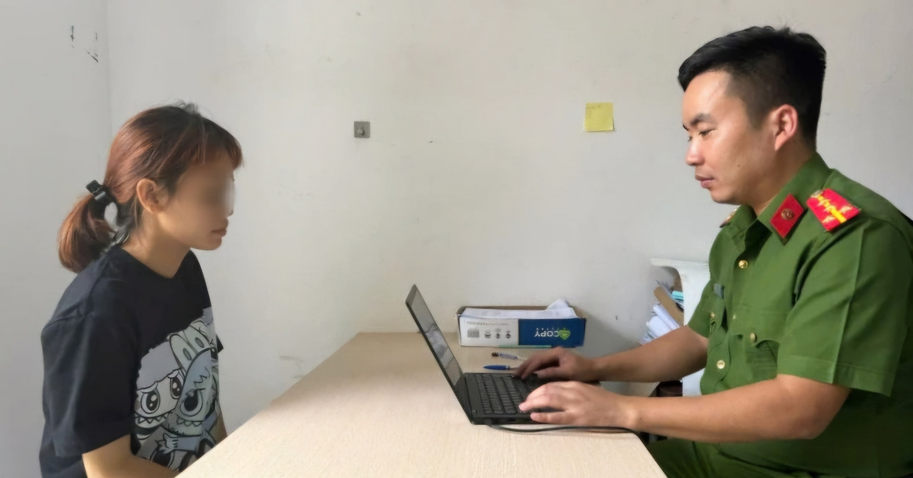 និស្សិតស្រីនៅមហាវិទ្យាល័យវិជ្ជាជីវៈ Vinh Phuc បានប្រើកាំបិតចុងស្រួចចាក់មិត្តរួមថ្នាក់ - Vietnam.vn