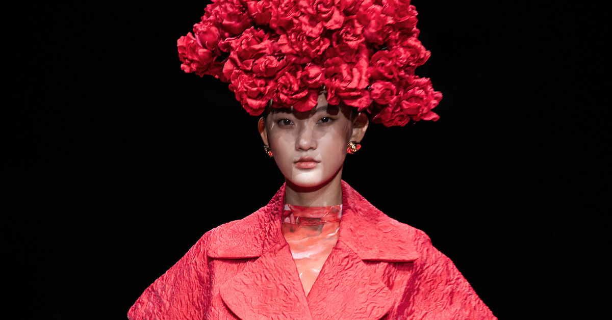 Do Manh Cuong opens Vietnam International Fashion Week in Hanoi - Vietnam.vn