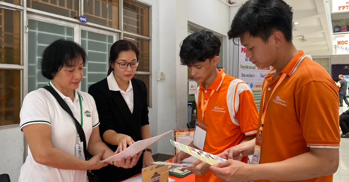 Students 'race' to work part-time to gain experience in applying for jobs - Vietnam.vn