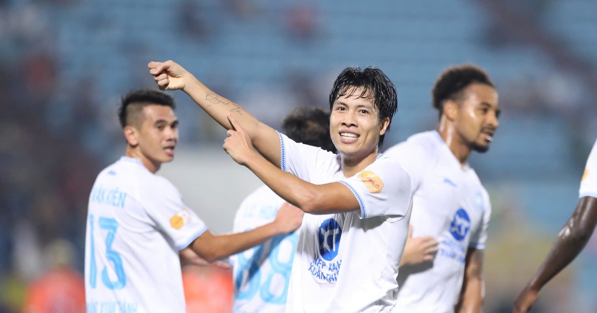 နည်းပြ Vu Hong Viet က မစ္စတာ Kim Sang-sik အတွက် ငုယင်ဗန်ဗီကို ဘာကြောင့် အဆိုပြုတာလဲ။ - Vietnam.vn