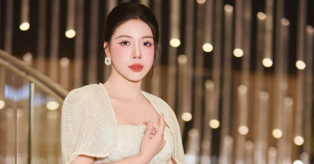 Meritorious Artist Pham Khanh Ngoc and singer Bao Yen perform at the New Year Concert 2025 ...