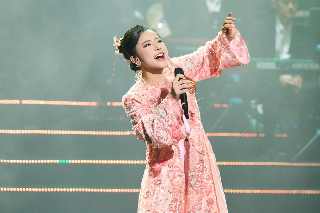 El segon tinent de l'exèrcit Pham Kieu Huyen va guanyar el primer premi "La veu de Hanoi 2024 ...