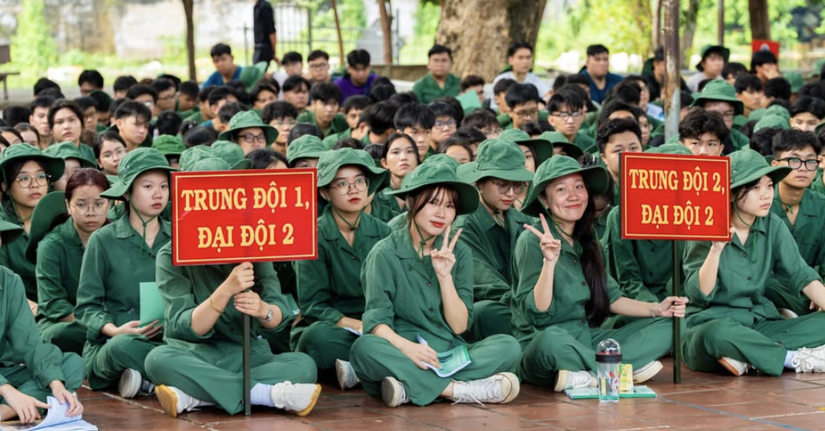Trường thu học phí giáo dục quốc phòng hơn 7,6 triệu đồng có hợp lý? - Vietnam.vn
