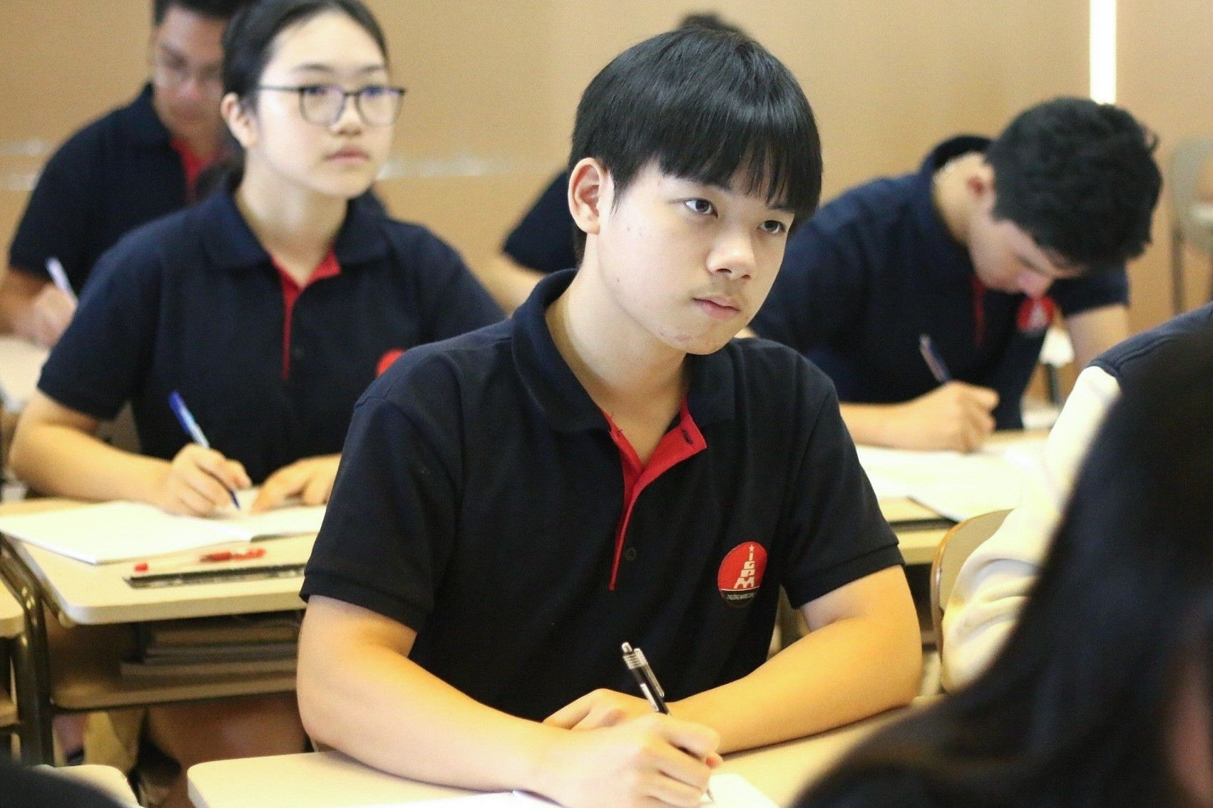 Trường dừng dạy thêm, phụ huynh sấp ngửa tìm ‘cửa’ mới cho con học thêm - Vietnam.vn