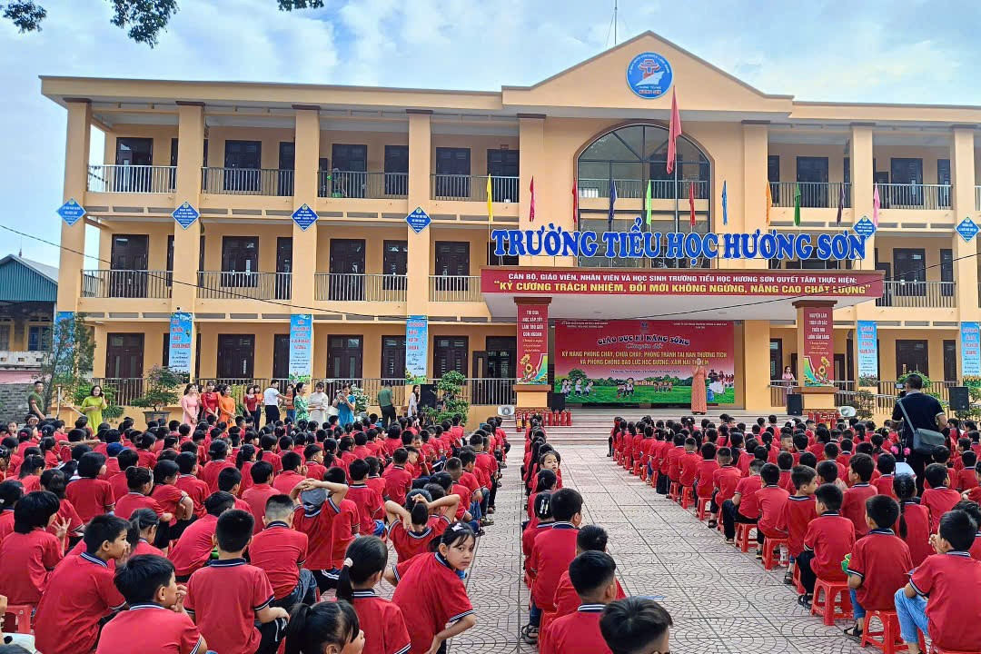 Lời nói dối trong vụ trường tiểu học báo cáo học sinh bị dụ dỗ bắt cóc - Vietnam.vn